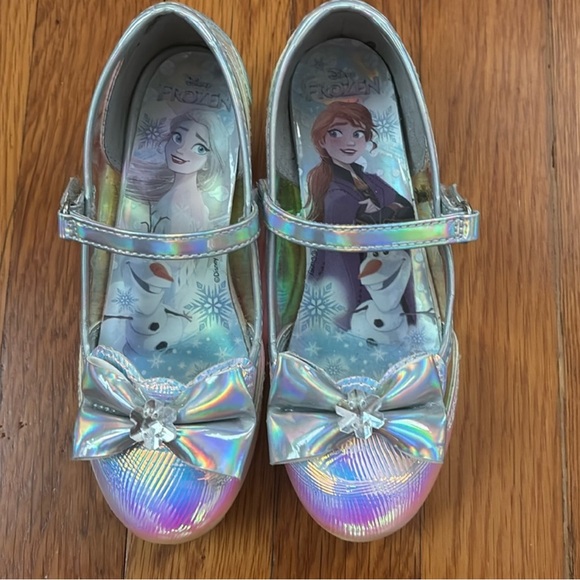 Disney | Shoes | Disney Frozen Little Girls Size 9 Silver Shiny Rainbow ...